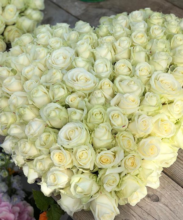 Rouwstuk hart vanaf 40 cm rozen - TOF Boeket